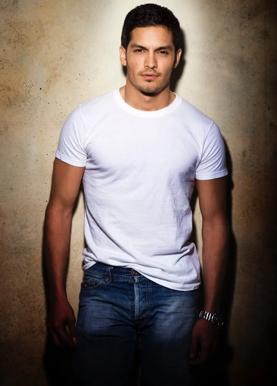 Nicholas Gonzalez Heats Up The Final Season of "Pretty Little Liars ...