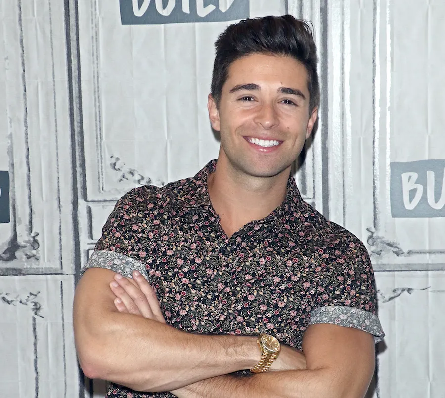 We Can’t Get Jake Miller’s Quaran-Tunes Out of Our Head! | Young Hollywood