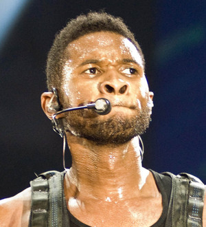 USHER HIT IN FACE WITH FAN'S STILETTO | Young Hollywood