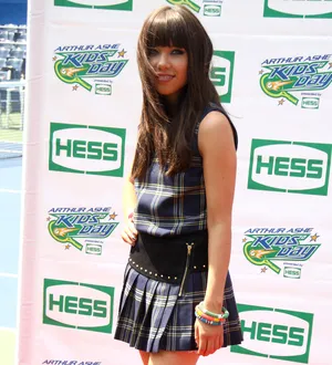 Carly Rae Jepsen's brother uses her fame to impress bar girls | Young ...