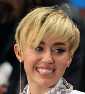 Miley Cyrus channels Lil' Kim in explicit MTV costume | Young Hollywood