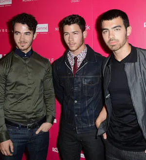 Jonas Brothers mourn the death of their grandfather | Young Hollywood