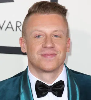 Macklemore apologises over controversial stage costume | Young Hollywood