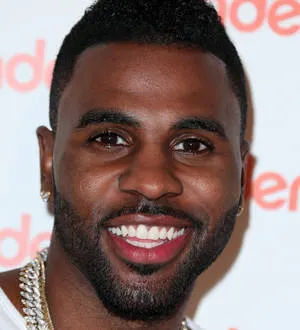 Jason Derulo and bodyguards escorted off plane | Young Hollywood
