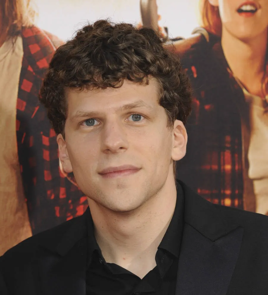 Jesse Eisenberg angers film critics with short story | Young Hollywood