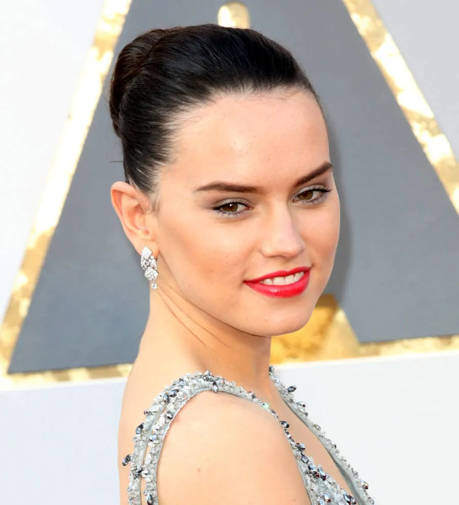 Starstruck Daisy Ridley singing with Streisand | Young Hollywood