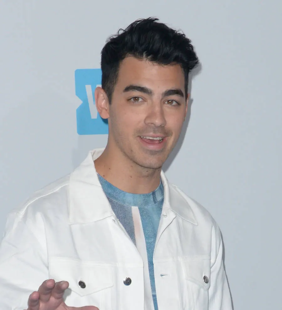 Joe Jonas pays tribute to 'huge influence' Prince | Young Hollywood