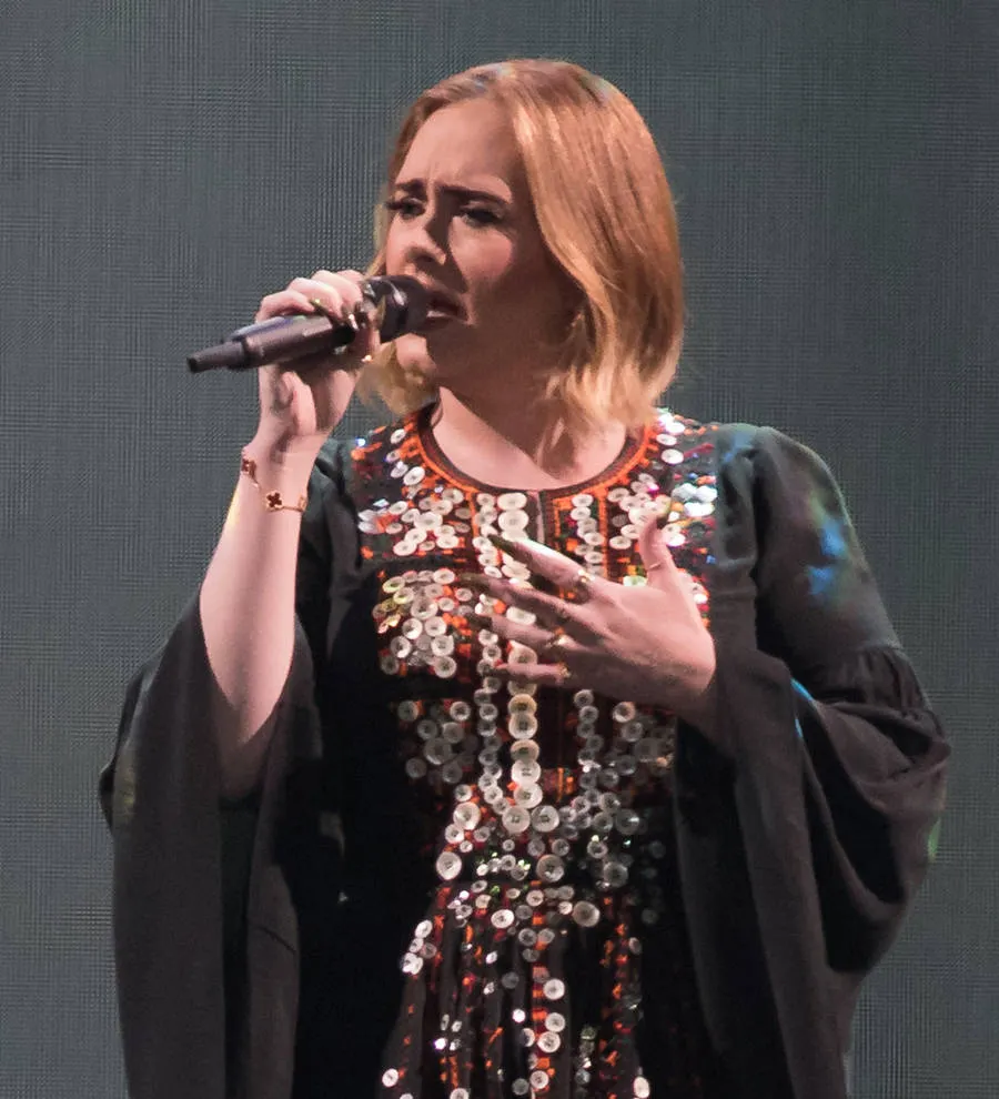 Adele has been sick for weeks | Young Hollywood