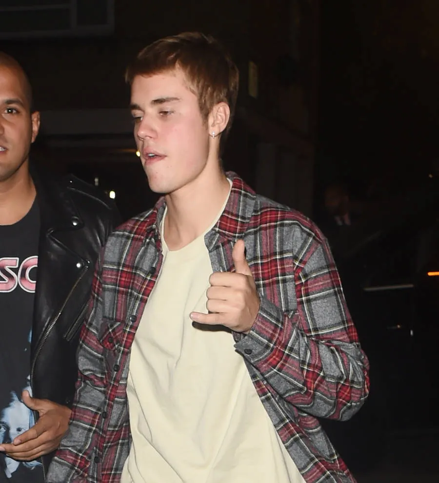 Justin Bieber asks concertgoers to stop their 'obnoxious' screaming ...