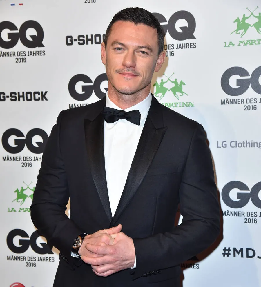 Luke Evans sings Adele songs to his mom over FaceTime | Young Hollywood