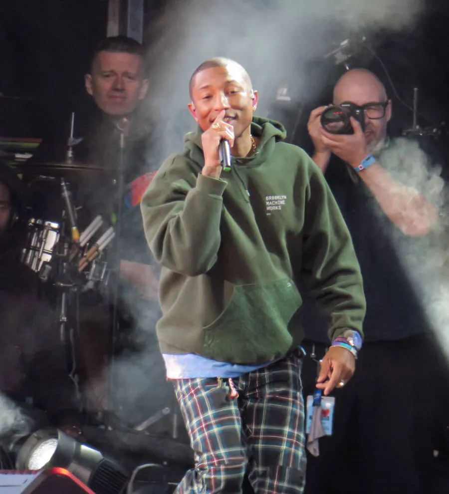Pharrell Williams brings sick fan onstage at Philadelphia concert ...