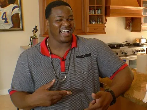 Crashing Baltimore Raven Bryant McKinnie's Florida Pad | Young Hollywood